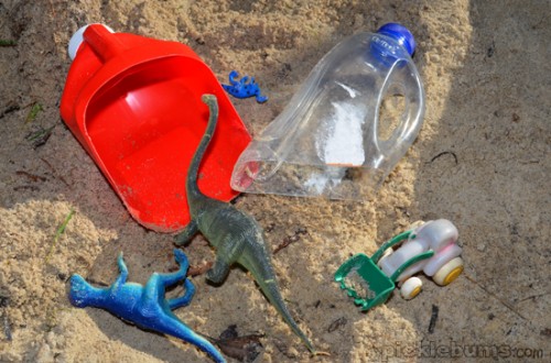 How to Make Plastic Bottle Sand Scoops. - Picklebums